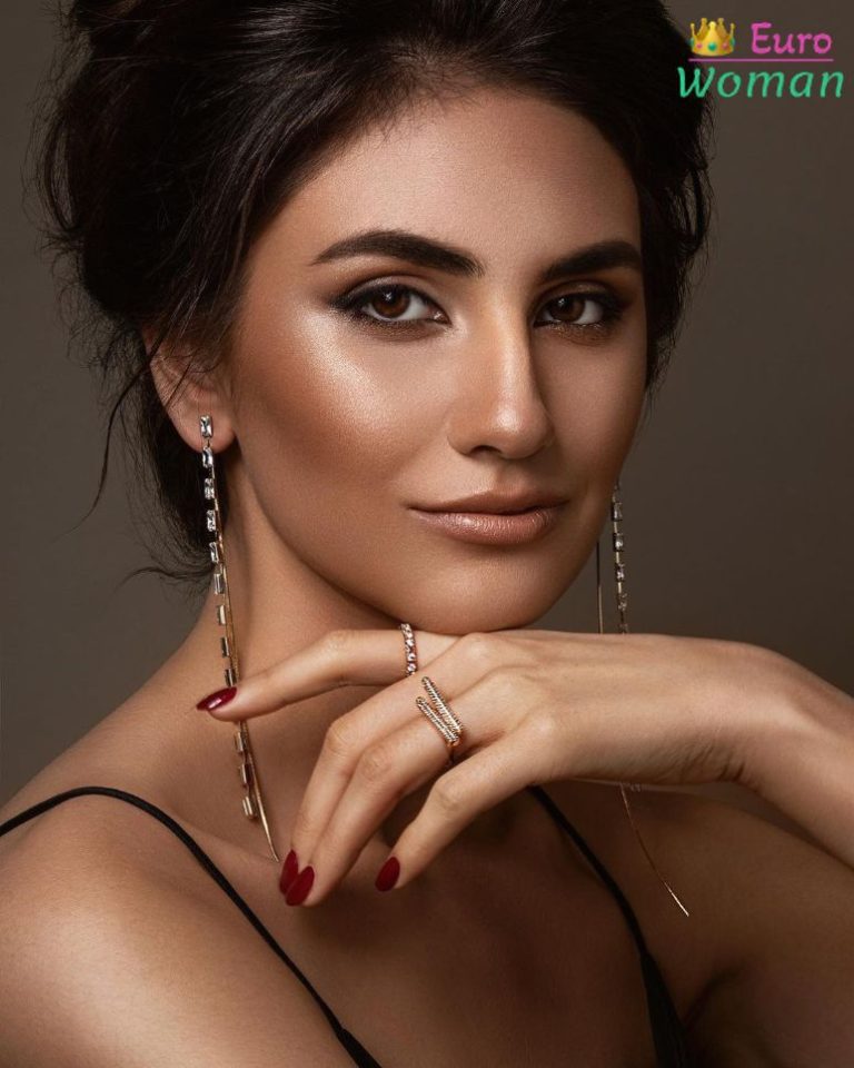 Dating A Greek Woman Everything You Should Know